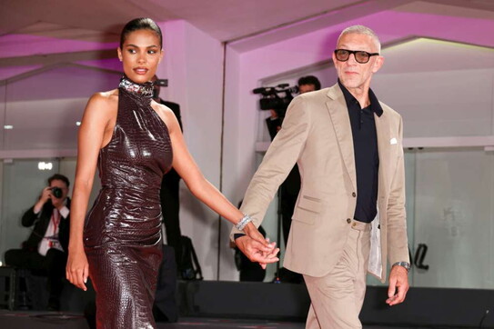 Venezia 79, da Melissa Satta a Claudio Santamaria e Vincent Cassel con la sua sexy Tina: guarda ...