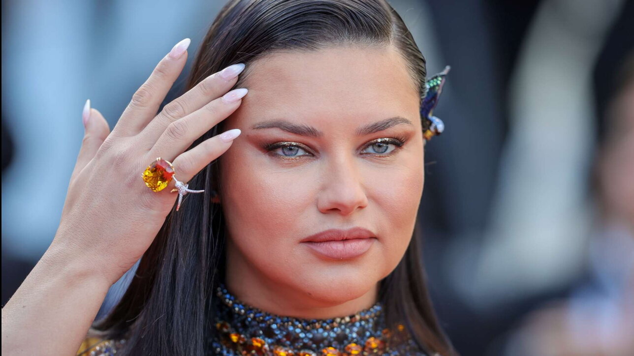 Adriana Lima mamma per la terza volta: è nato Cyan