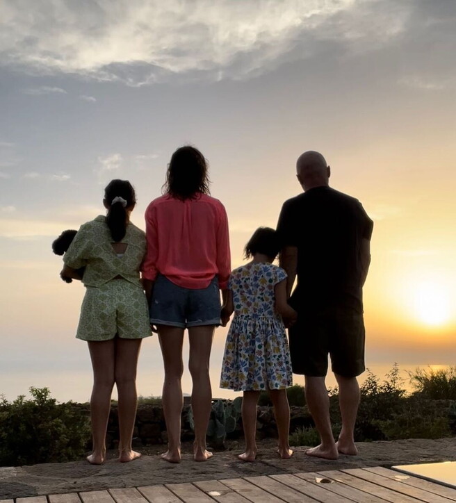 Luisa Ranieri chiude l'estate in bellezza