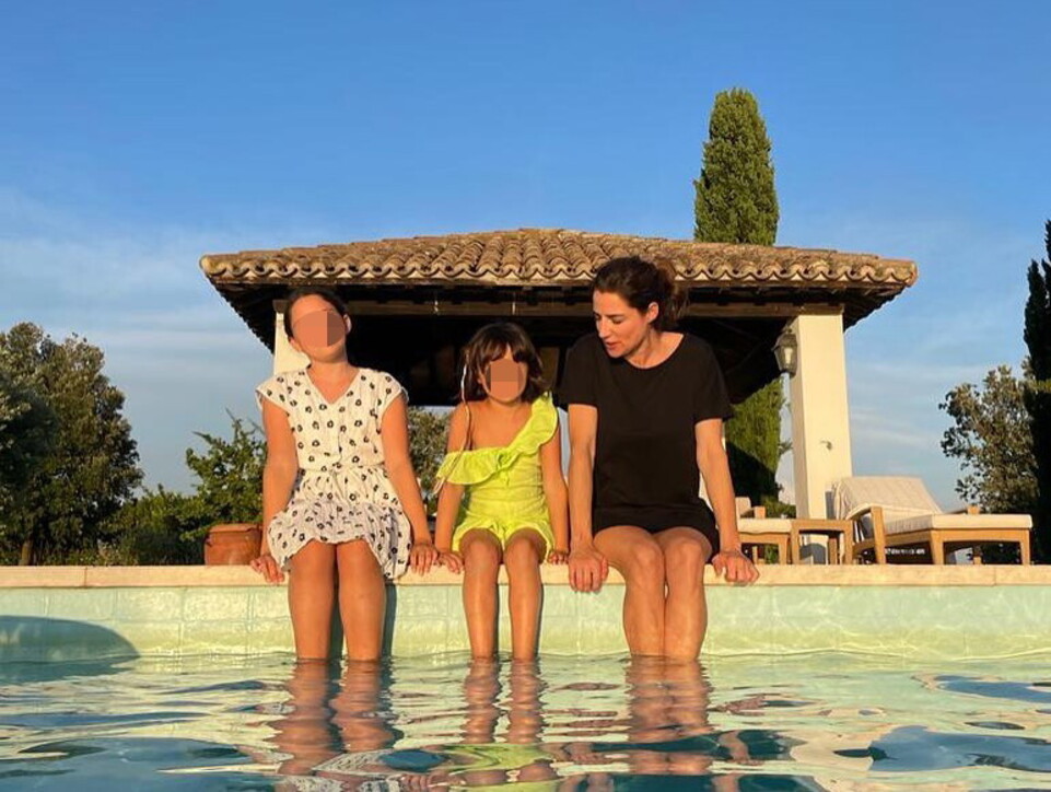 Luisa Ranieri chiude l'estate in bellezza