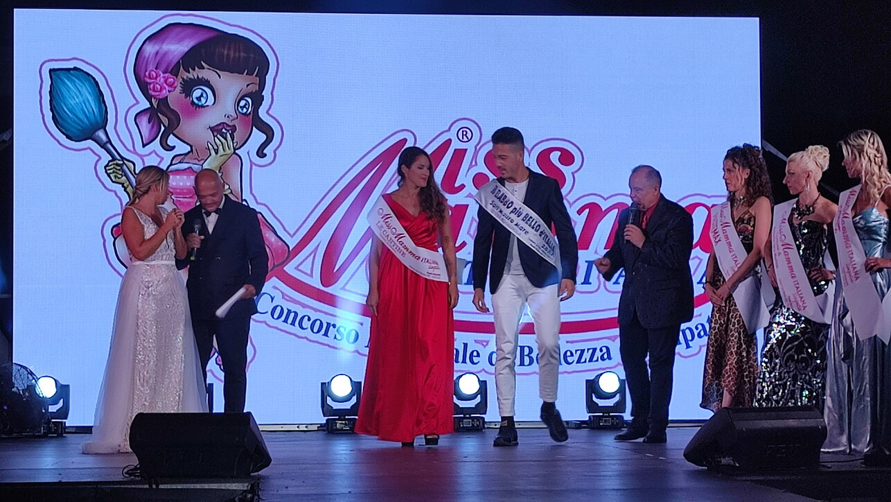 Miss Mamma 2022 è Carolina Bossi: "L'emozione? Figli e marito in prima ...