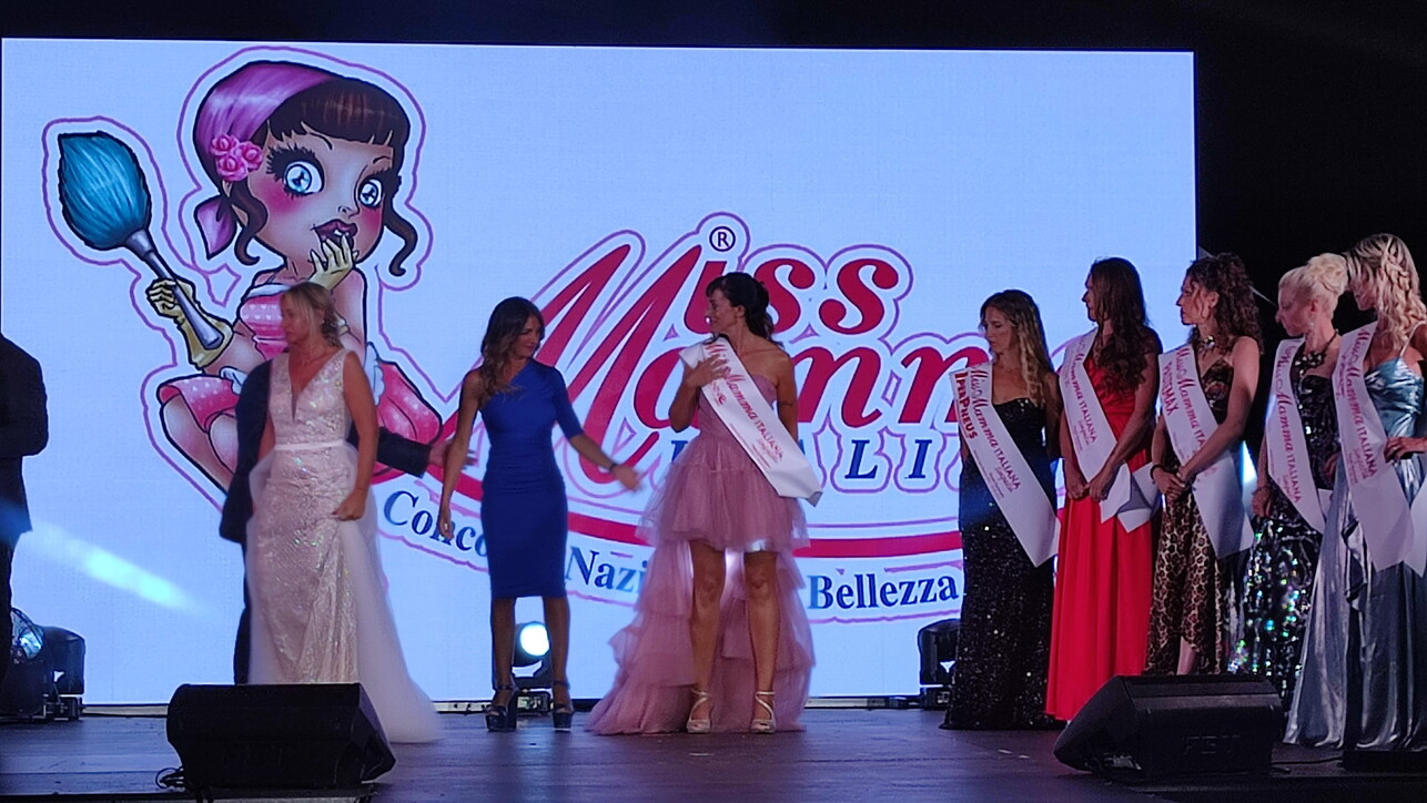 Miss Mamma 2022 è Carolina Bossi: "L'emozione? Figli e marito in prima ...