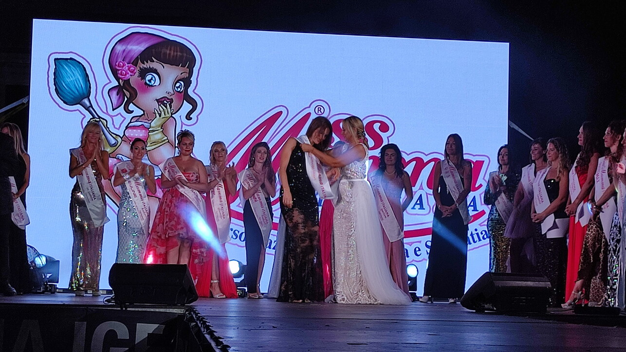 Miss Mamma 2022 è Carolina Bossi: "L'emozione? Figli e marito in prima ...