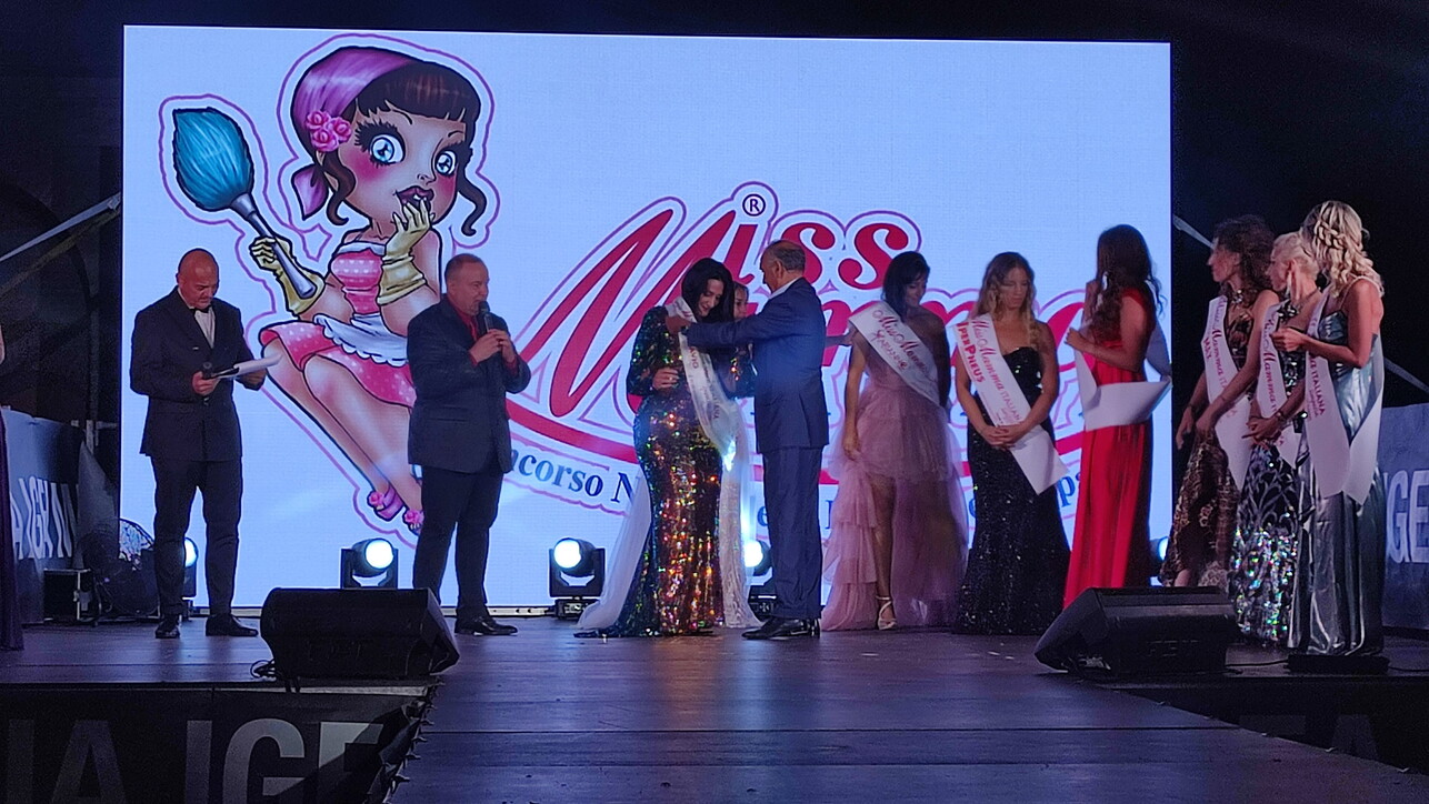 Miss Mamma 2022 è Carolina Bossi: "L'emozione? Figli e marito in prima ...