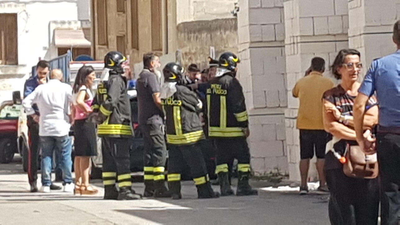 Lizzano (Taranto), crolla il solaio di una palazzina: morto un operaio
