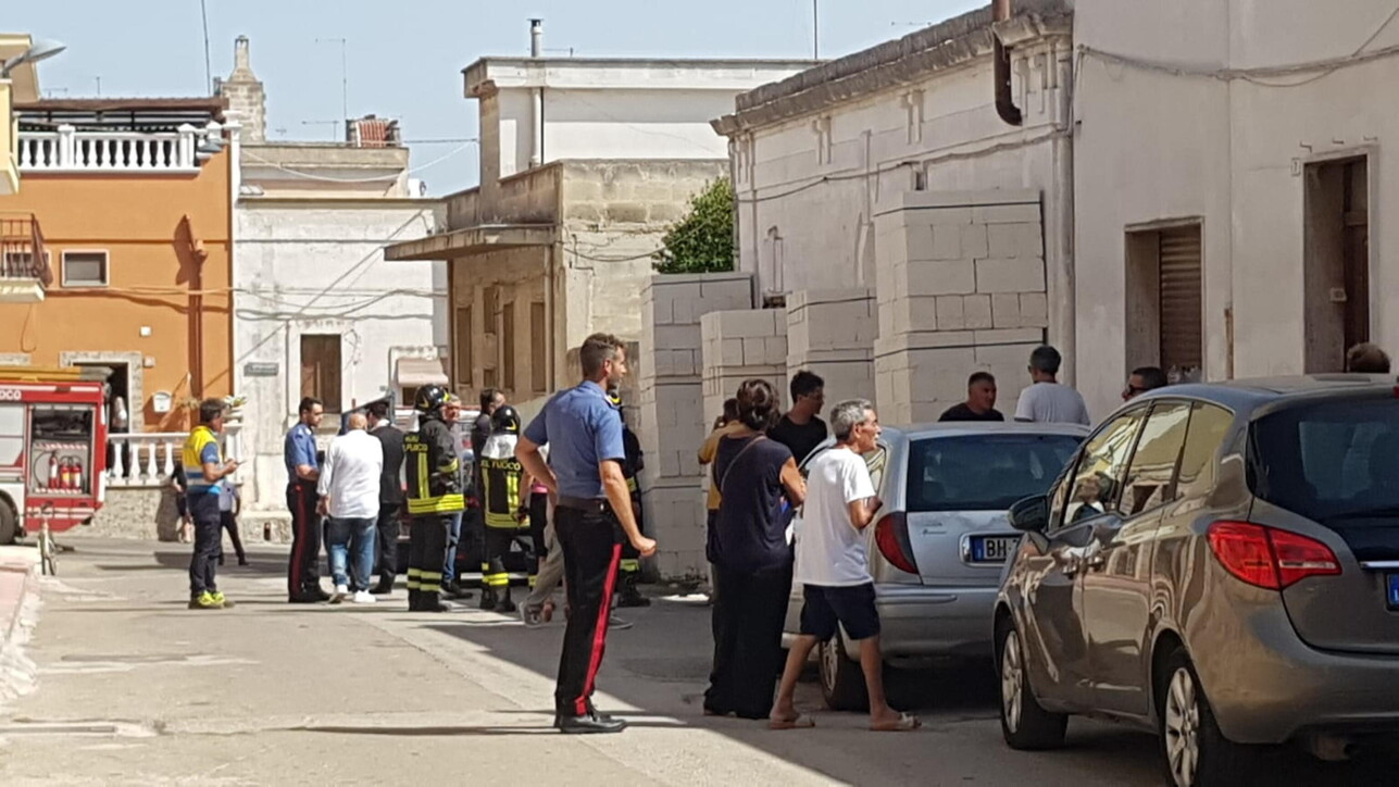 Lizzano (Taranto), crolla il solaio di una palazzina: morto un operaio