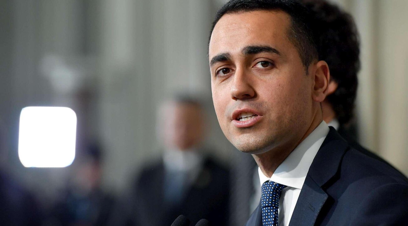 Luigi Di Maio non scompare solo dal Parlamento, via anche da Facebook e ...