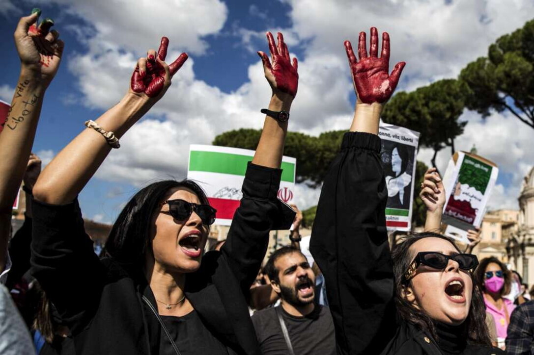 Litaliana Arrestata In Iran Telefonata In Lacrime Aiutatemi
