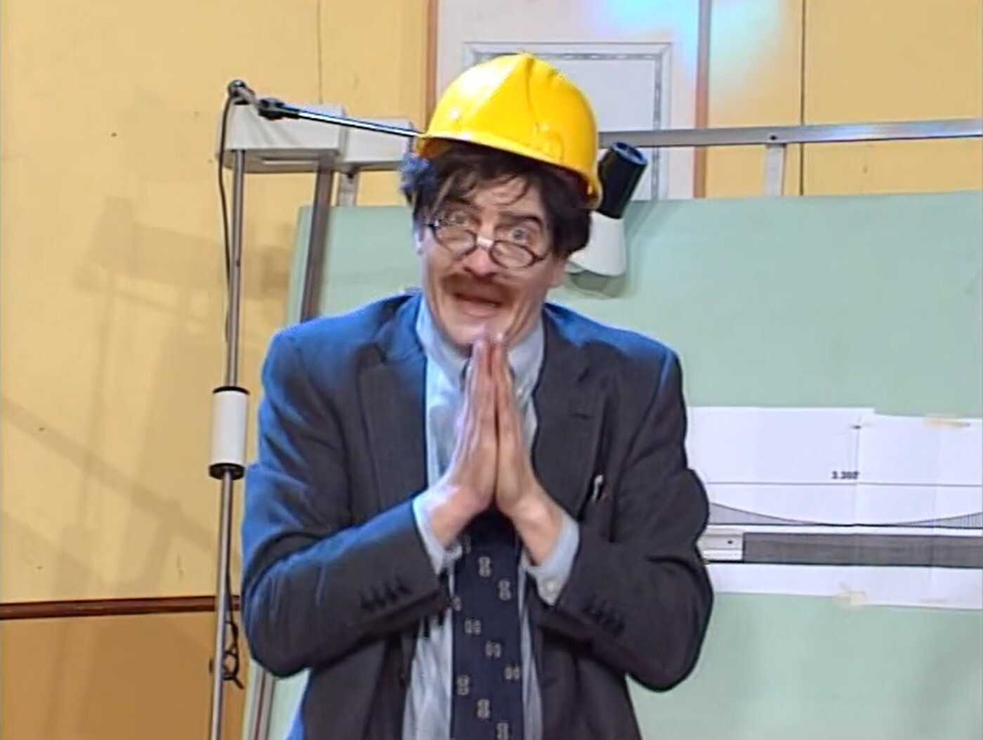 Auguri Fabio De Luigi, rivediamolo nei panni dell'"Ingegner Cane" a ...