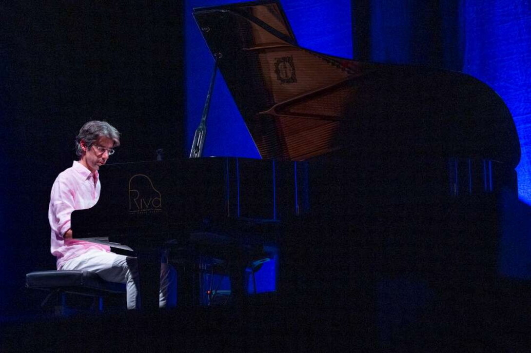 Emiliano Toso porta la sua esperienza di piano solo a 432hz al Manzoni ...