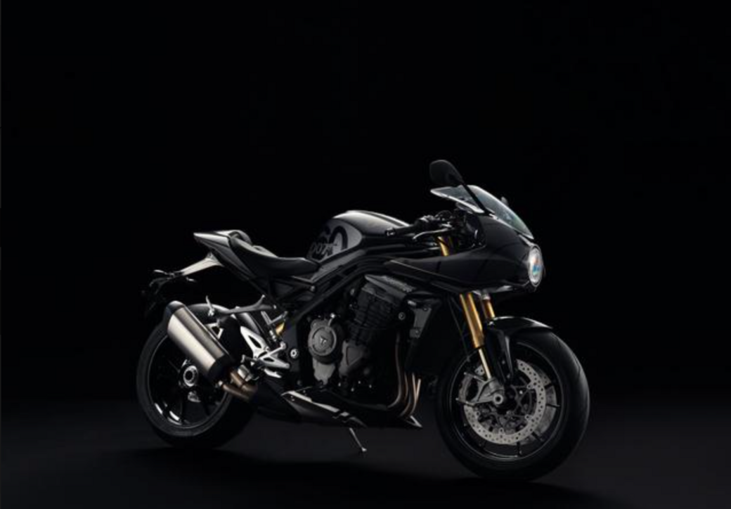 Triumph celebra i 60 anni di 007 con la Speed Triple RR Bond Edition