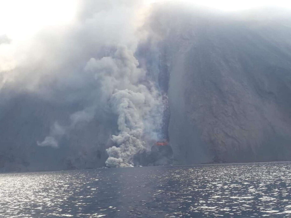 Eruzione Stromboli, colata lavica raggiunge il mare