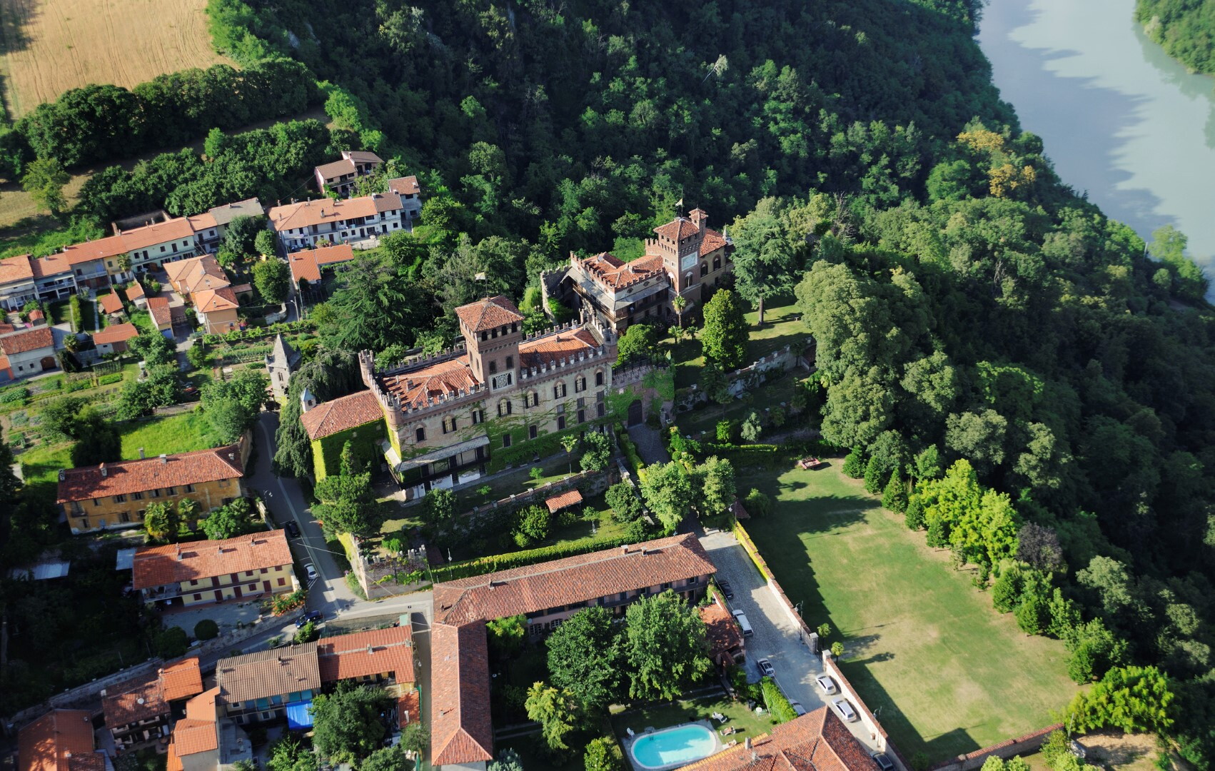 In Piemonte, alla scoperta dei magici Castelli del Canavese - Tgcom24