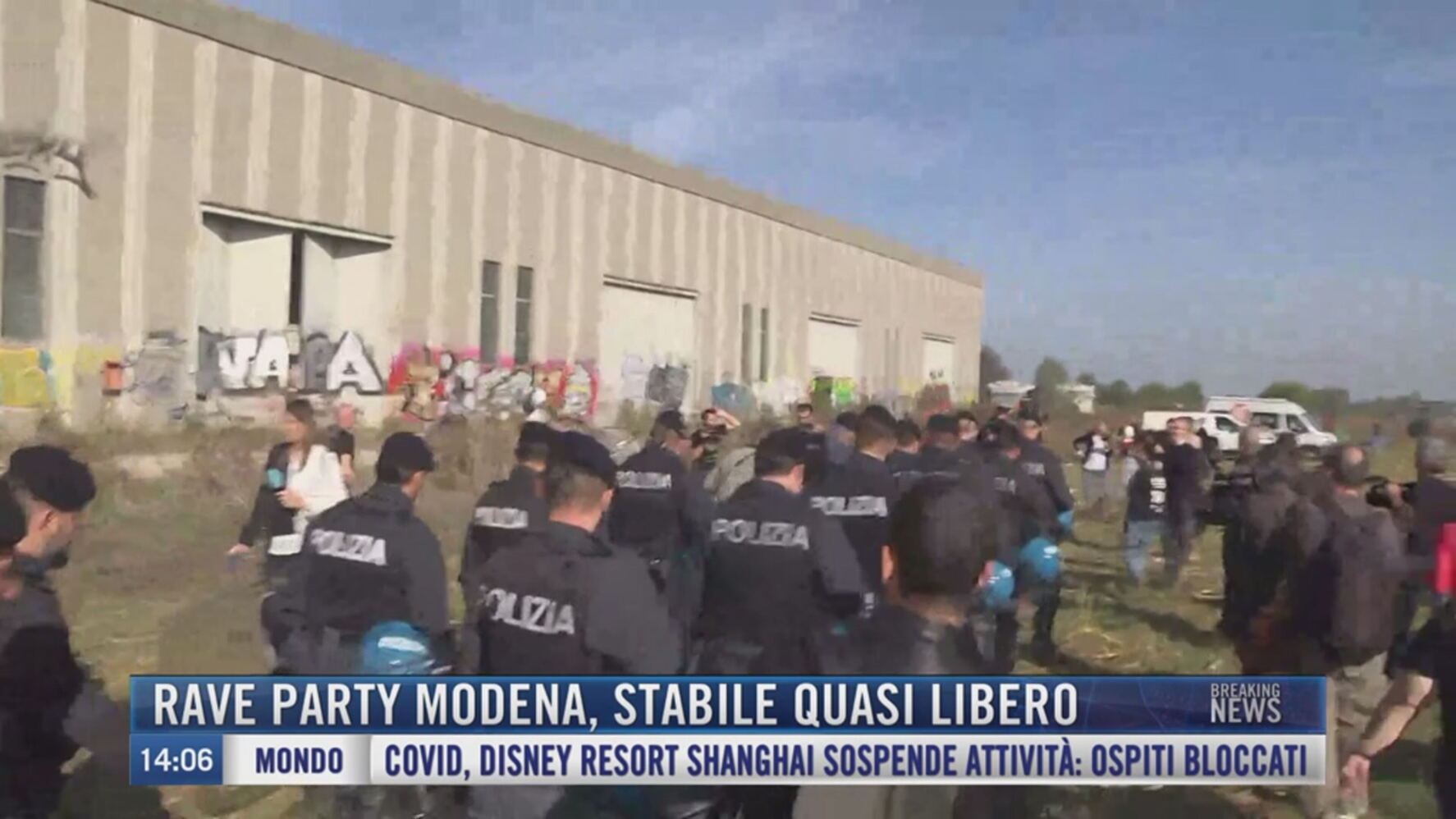 Breaking News delle 14.00 | Rave party Modena, stabile quasi libero ...