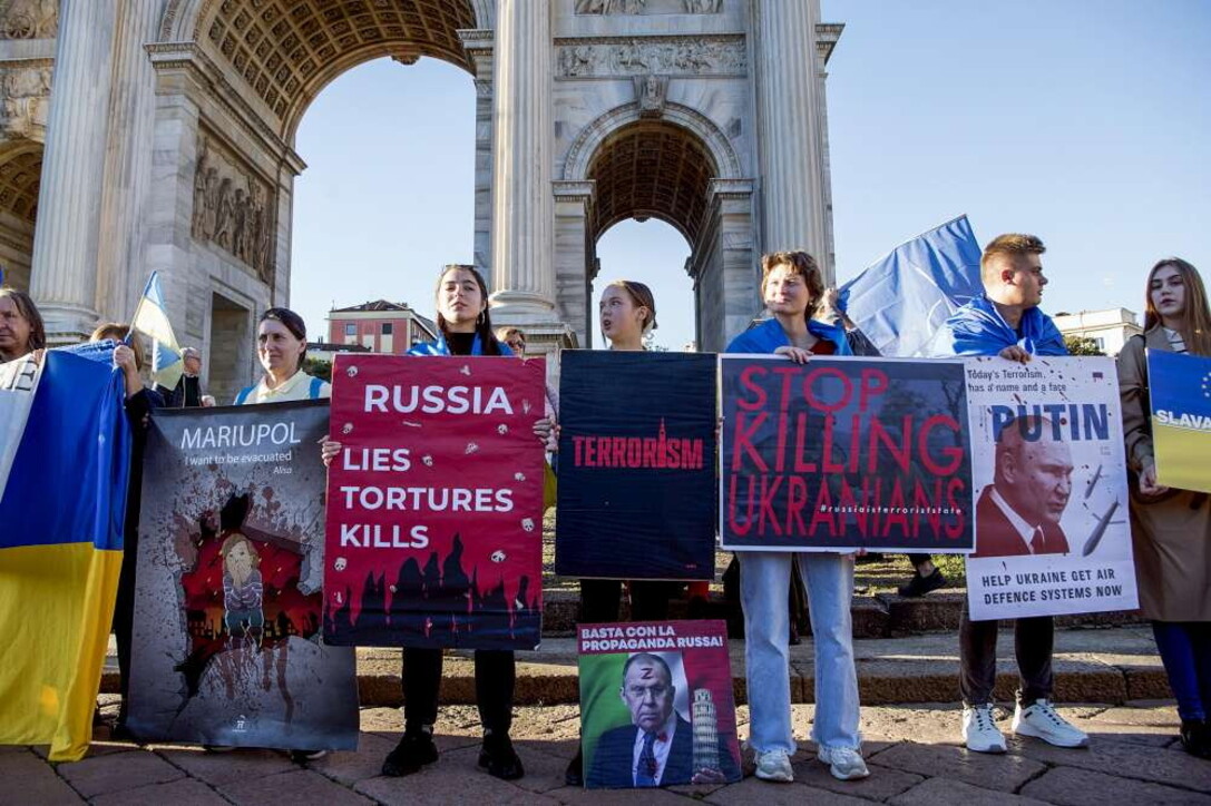 Marcia per la pace, in migliaia in piazza a Milano e a Roma