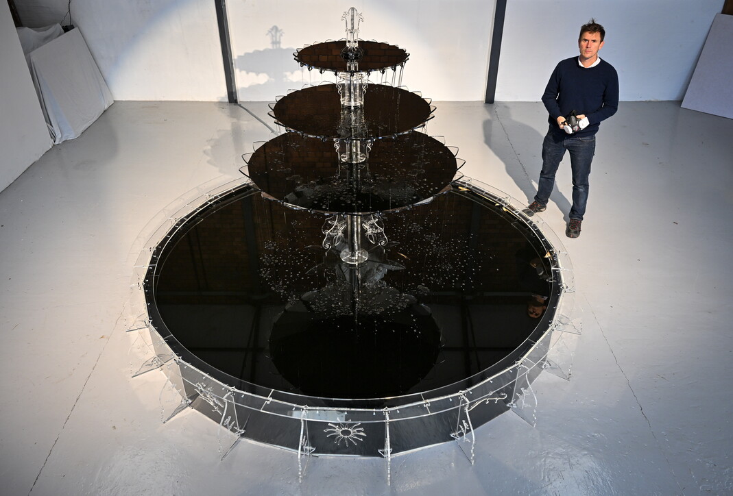 “Oil Fountain”: l'opera d'arte ambientale dove scorre petrolio anziché ...