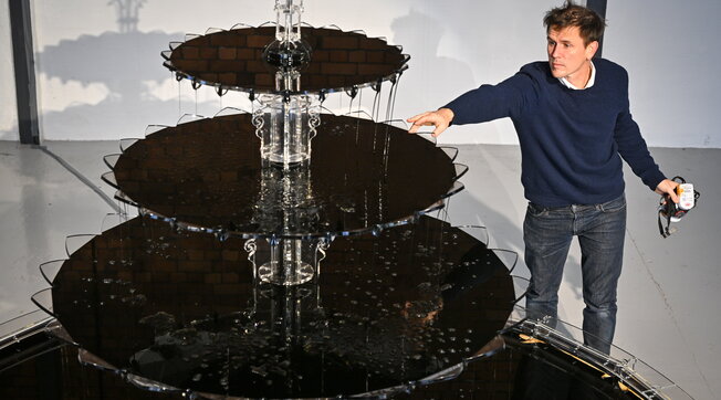 La scultura di Luke Jerram che sensibilizza sul problema della ...