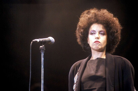 I 70 anni di Antonella Ruggiero, dai Matia Bazar alla carriera solista