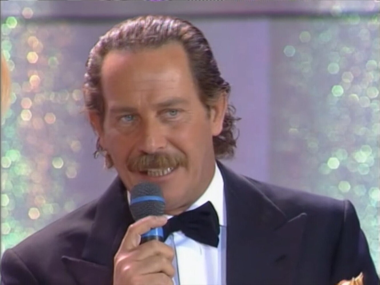 Alberto Castagna presenta "Stranamore" ai "Telegatti" 1995