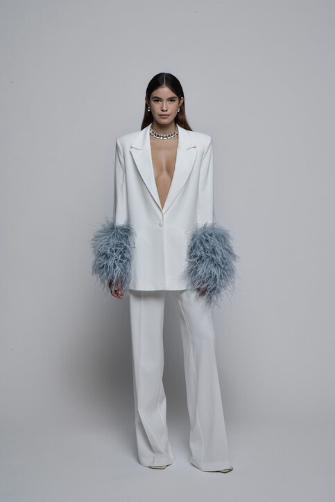 The Archivia. Il tailleur con le piume