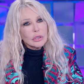Clarissa Burt: "Ho avuto un padre violento e alcolista"