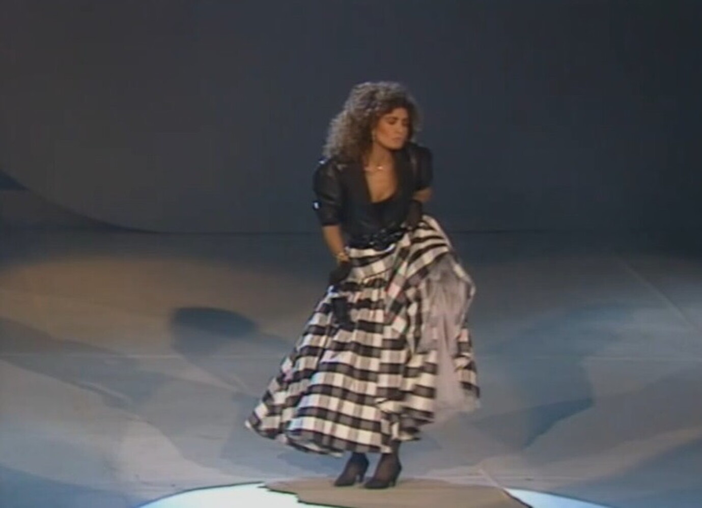 Una giovane Loredana Bertè si esibisce ai "Telegatti" 1986