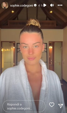 Sophie Codegoni alle Maldive con Alessandro Basciano, le foto col pancione