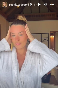 Sophie Codegoni alle Maldive con Alessandro Basciano, le foto col pancione