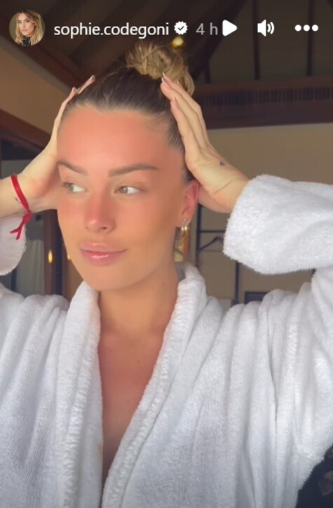 Sophie Codegoni alle Maldive con Alessandro Basciano, le foto col pancione