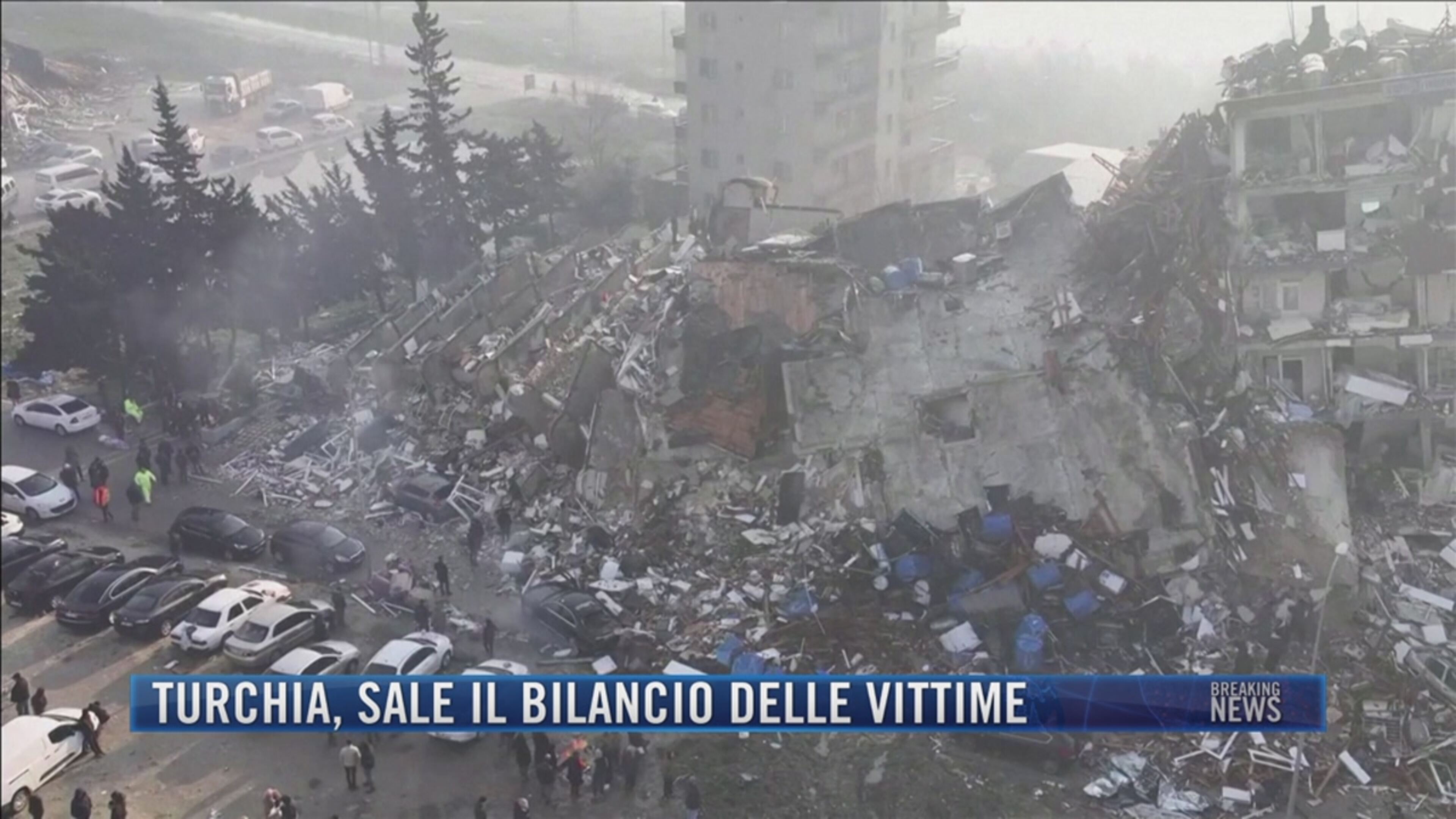 Breaking News delle 21:30 | Turchia, sale il bilancio delle vittime ...