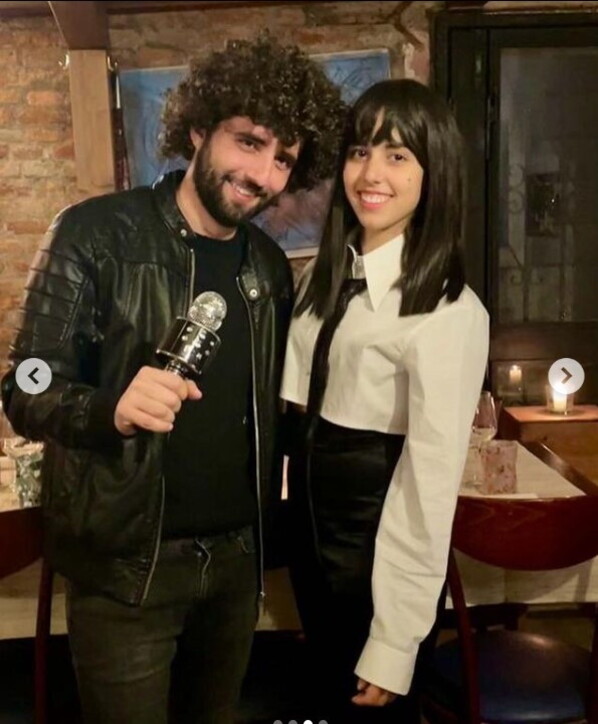 Jolanda Renga e il fidanzato travestiti da Ambra e Renga