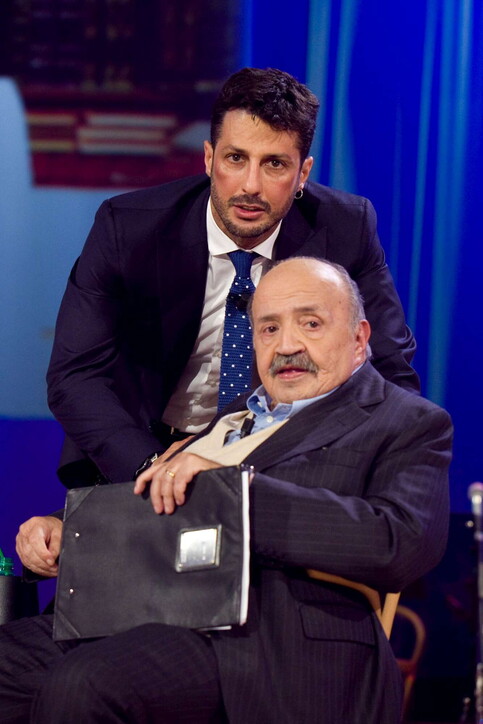 Fotogallery - L'omaggio Fabrizio Corona a Maurizio Costanzo