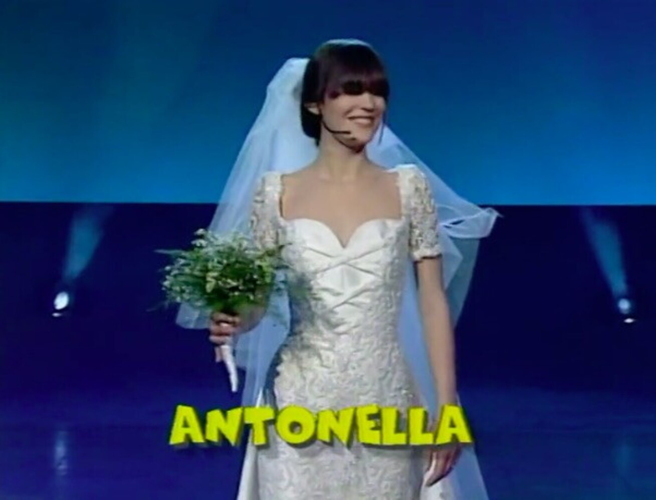 Non è la Rai 1994, Antonella Mosetti si esibisce vestita da sposa