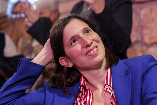 Fotogallery - Elly Schlein, le foto insieme alla compagna