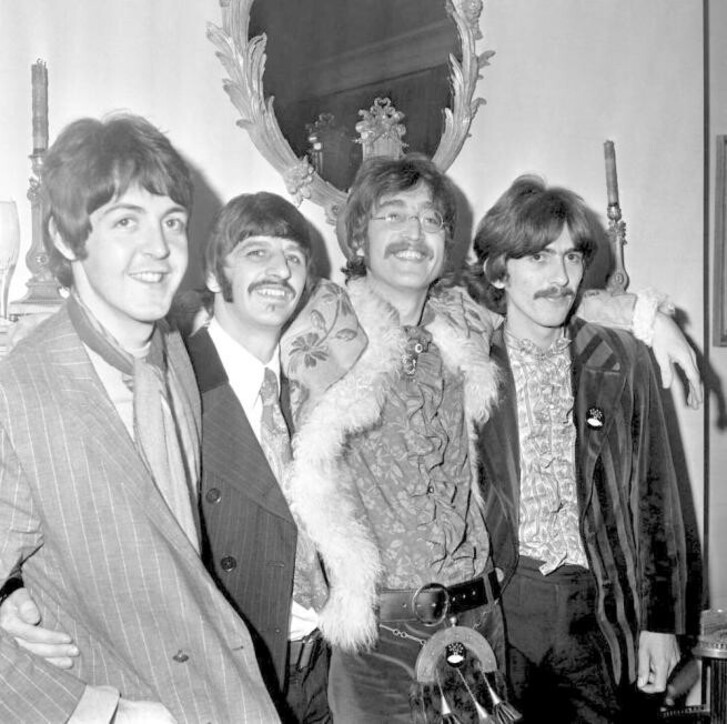 Beatles, Ringo Starr: "Nell'inedito c'è anche George Harrison"