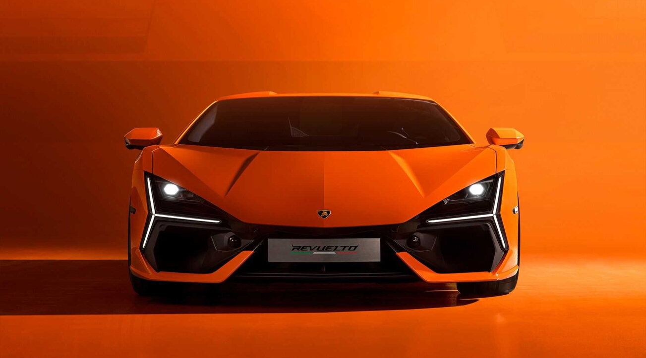 Le prime foto della nuova Lamborghini Revuelto