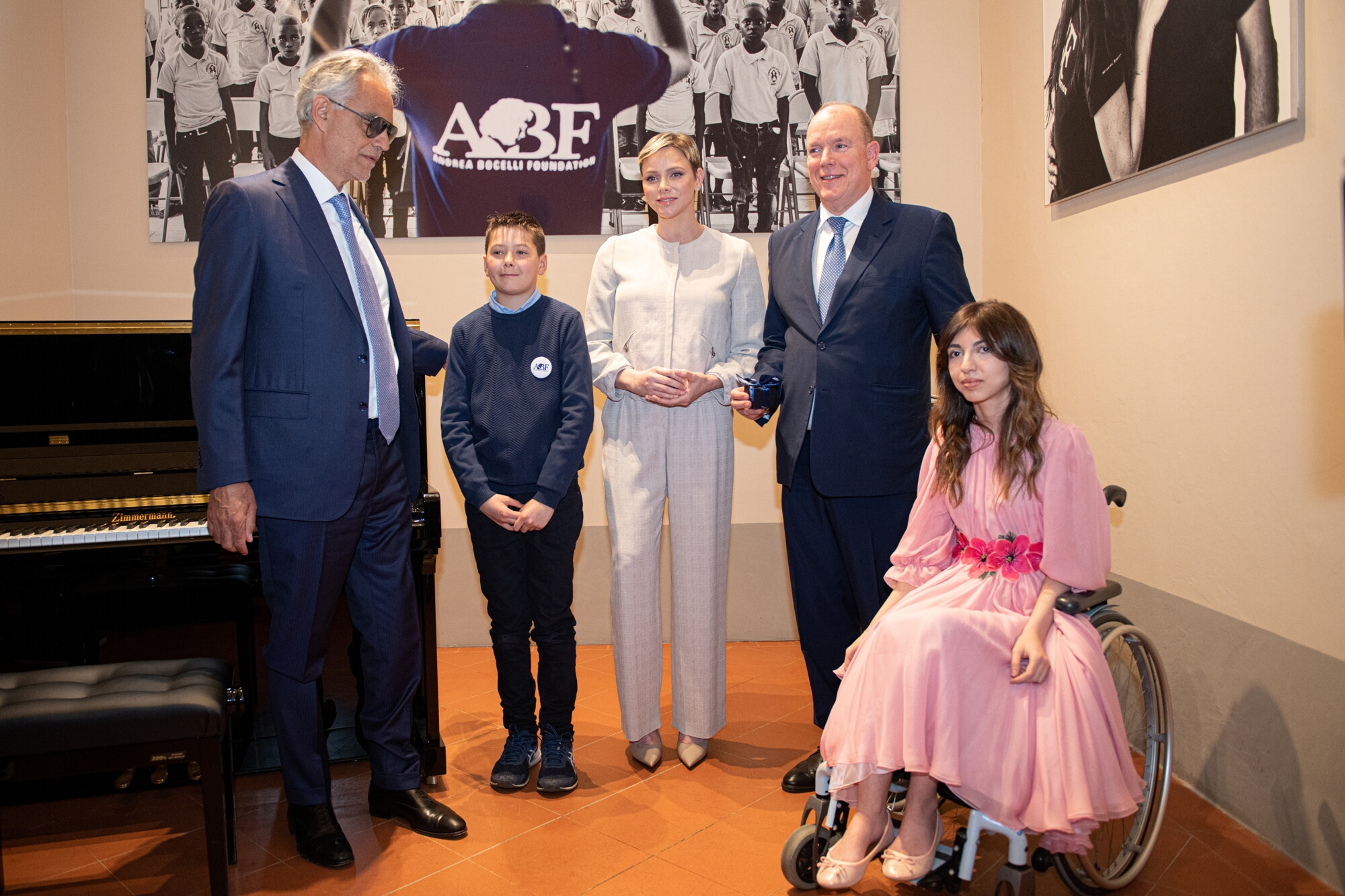 Il principe Alberto II e la principessa Charlene visitano ABF con ...