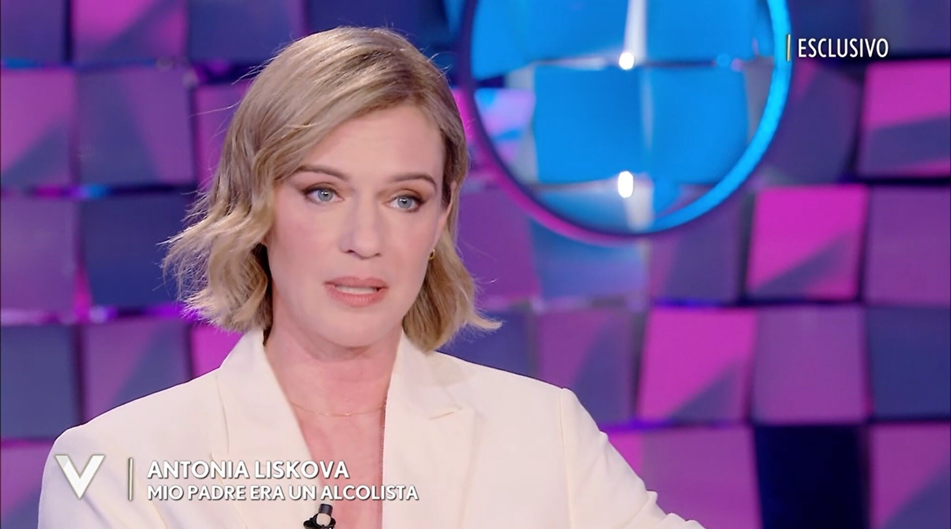 Antonia Liskova: "Cresciuta con mio padre alcolista e violento"