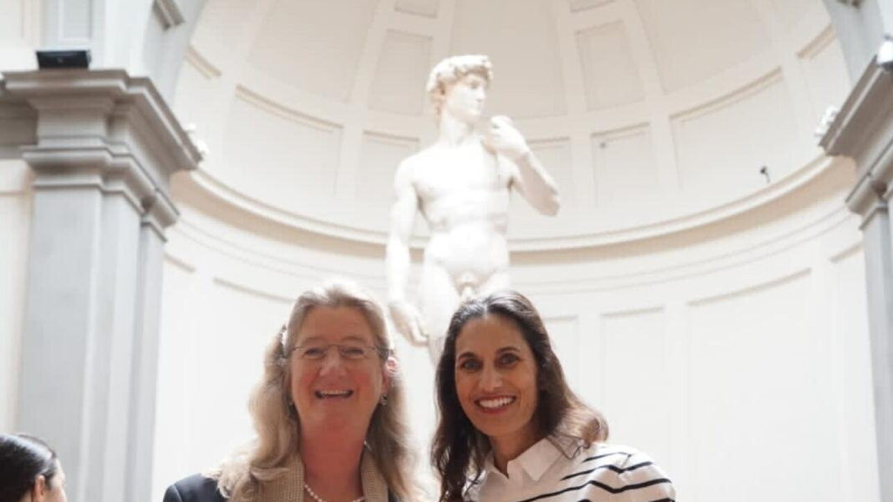 In visita a Firenze la preside Usa licenziata per aver mostrato agli ...