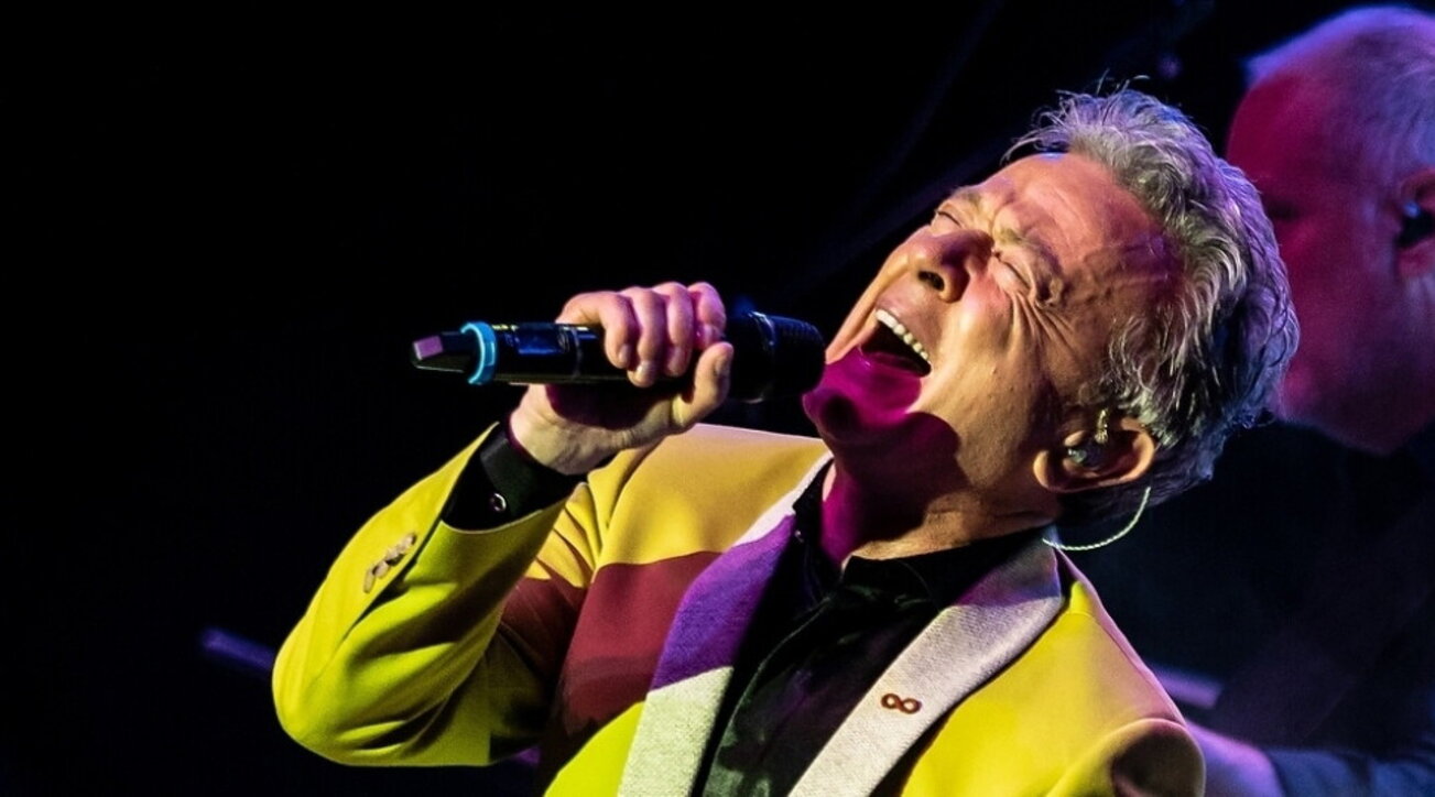 Pupo porta a teatro i suoi 40 anni di storia con "Su di noi"