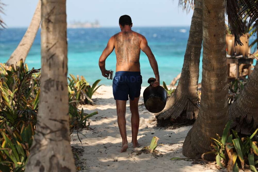 Fotogallery - "Isola dei Famosi", Nathaly e Christopher: vita da ...