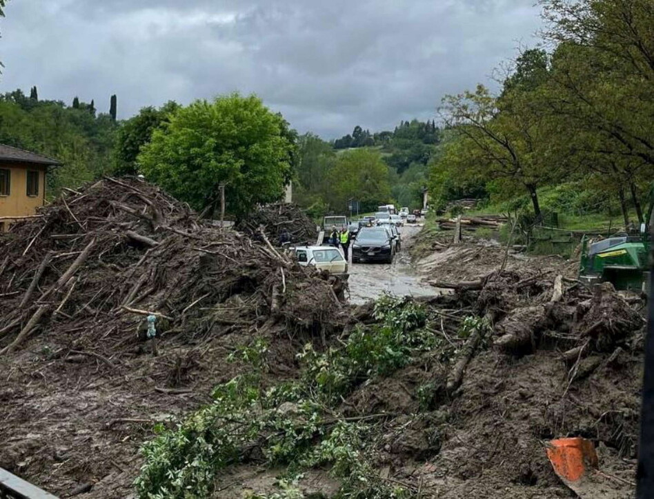Travolto col cane dalla piena del fiume, carabiniere sfida la corrente ...