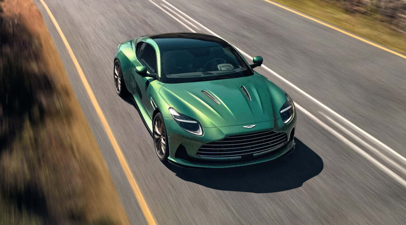Aston Martin DB12: ecco l'erede della DB11