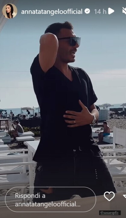 Anna Tatangelo bacia mezza nuda Mattia Narducci sui social