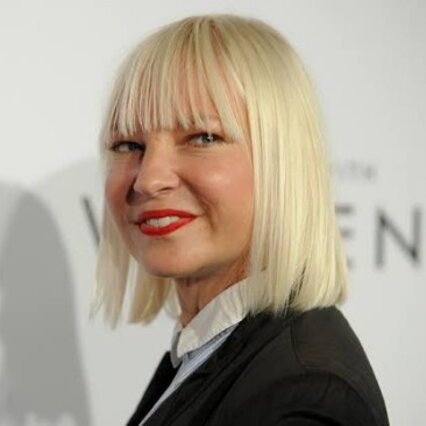 Sia mostra il suo volto per la prima volta dopo il lifting