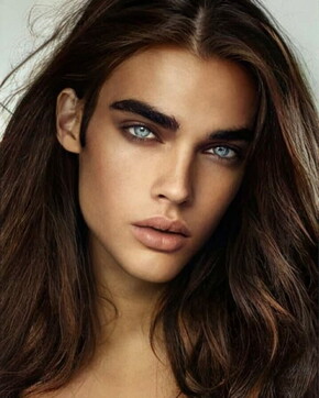 Fotogallery - Eren Kartal, l'uomo virtuale sposato da una donna di New York