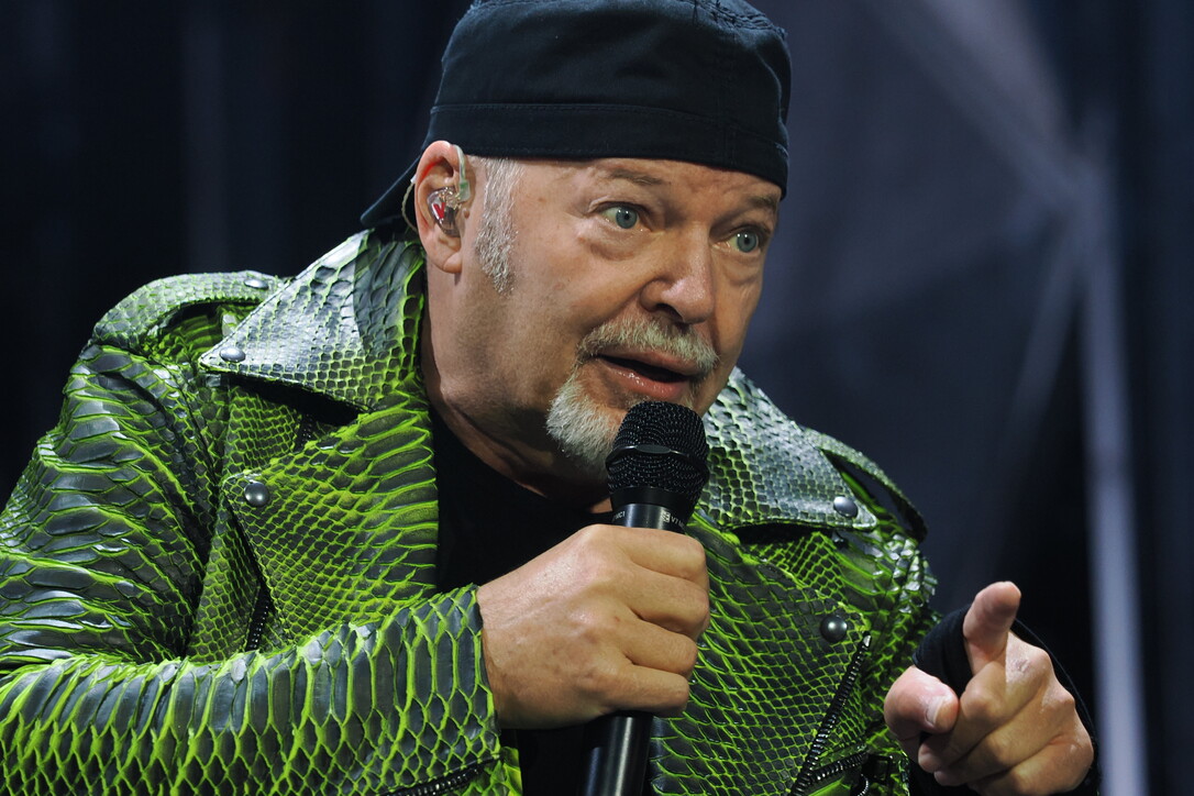 Vasco Rossi, via al tour e attacca: "Dai politici solo favole"