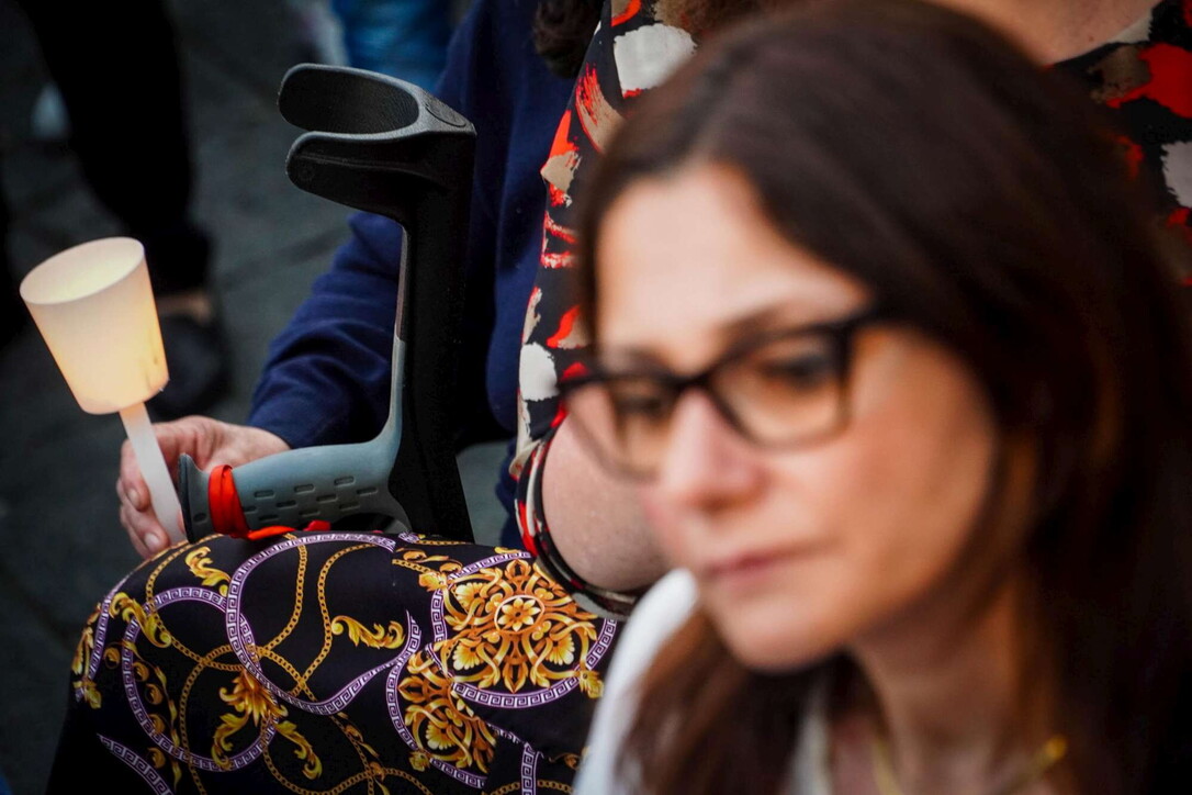 Giulia Tramontano, folla davanti alla chiesa per il funerale