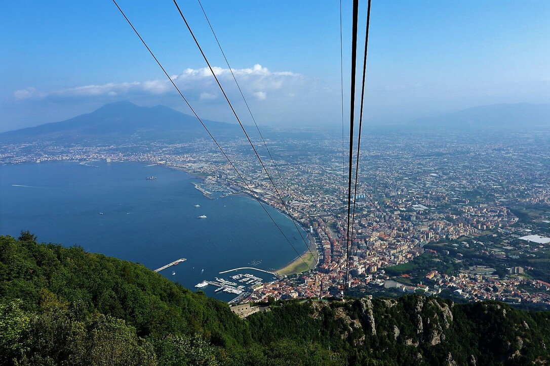 In funivia sul mare: le risalite più belle del Mediterraneo