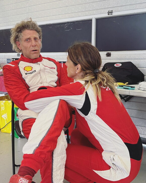 Fotogallery - Lapo Elkan è triste, Joana Lemos lo consola